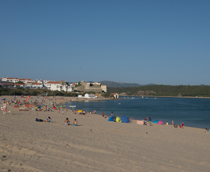 Praia da Franquia reabriu após reposição de areias - Rádio Pax